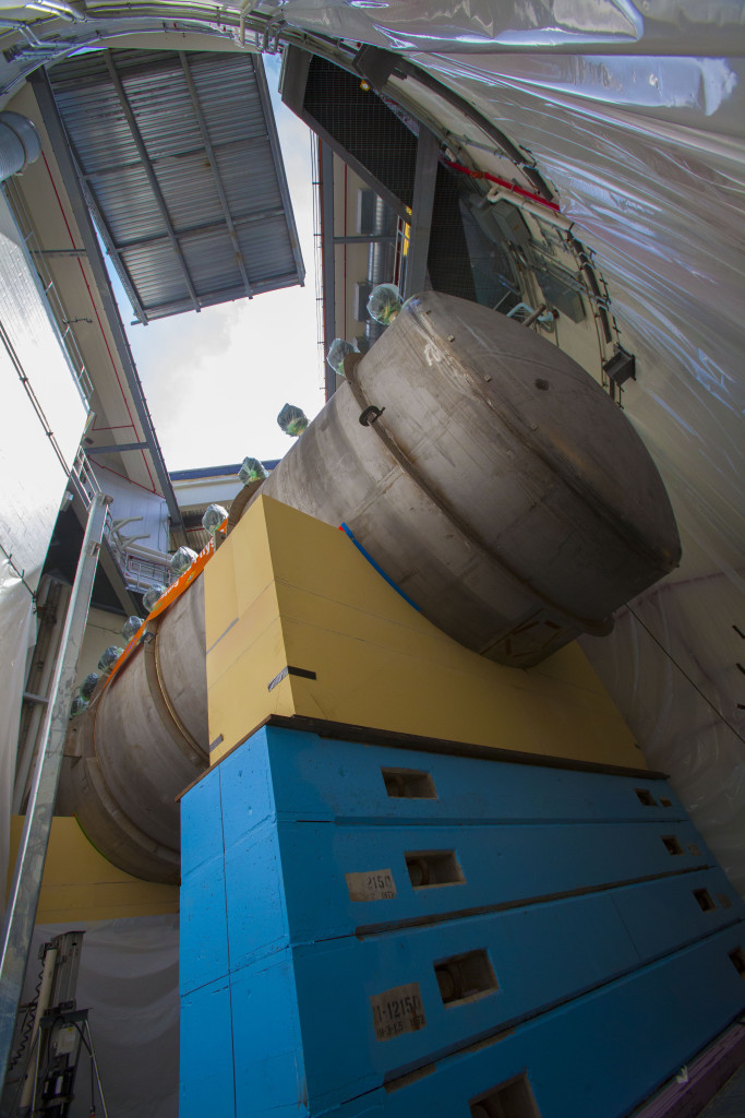 Massive 30-ton MicroBooNE particle detector moved into place, will see ...