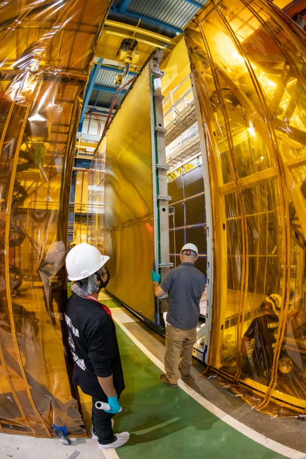 SBND scientists complete assembly of large neutrino detection system