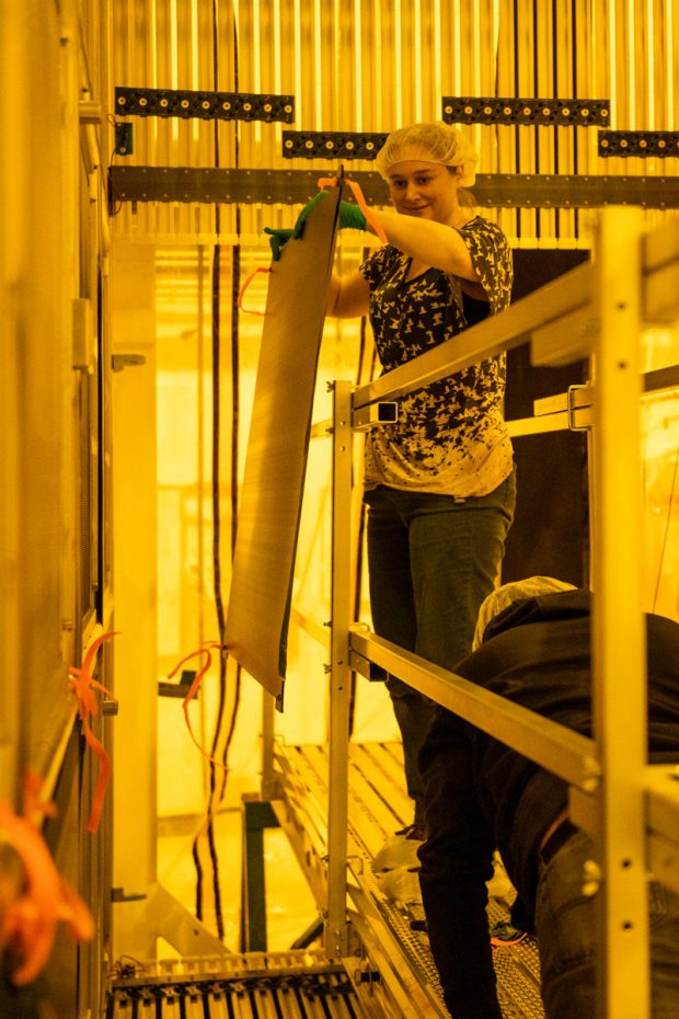 SBND scientists complete assembly of large neutrino detection system