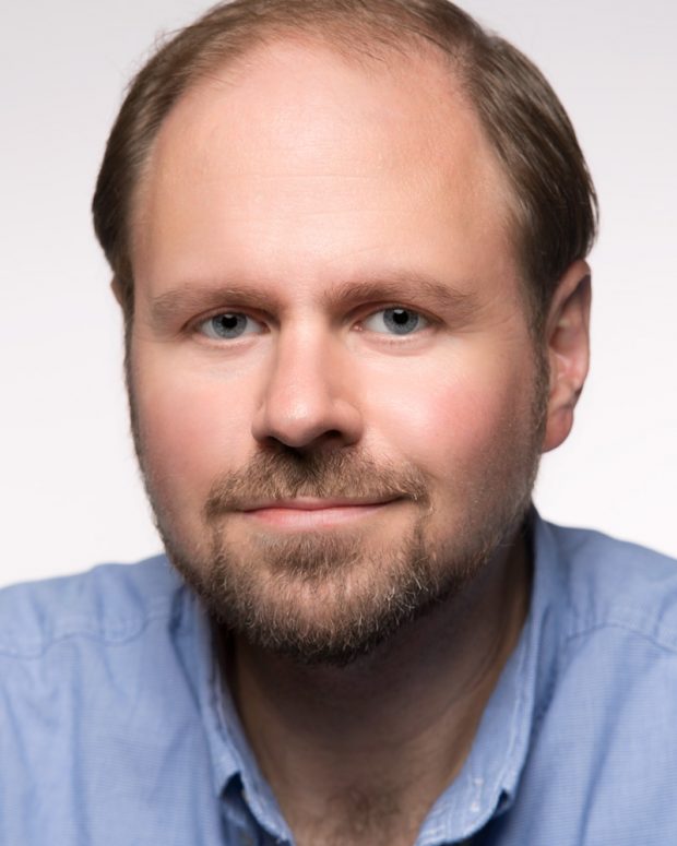 Two Fermilab scientists selected as 2023 APS fellows