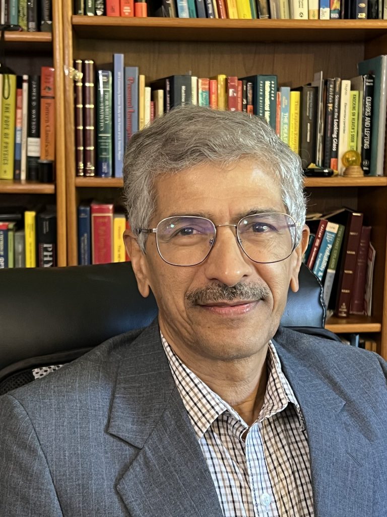 Two Fermilab scientists selected as 2023 APS fellows